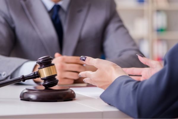 5 Key Factors to Consider When Choosing Litigation Dispute Lawyers